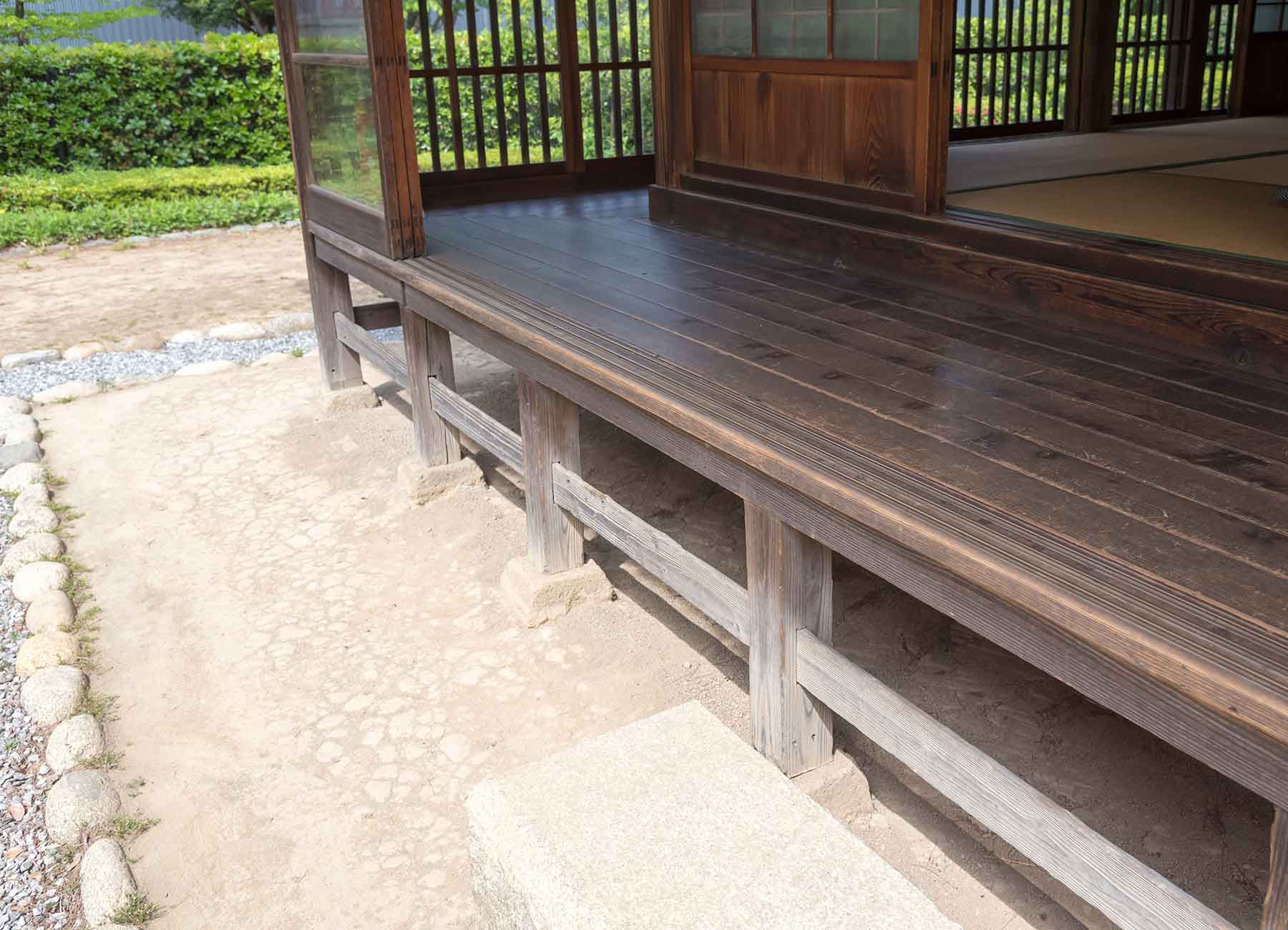 古き良き「縁側」を徹底解説！ メリット＆デメリットやウッドデッキとの違いなど | sumuzu（スムーズ）